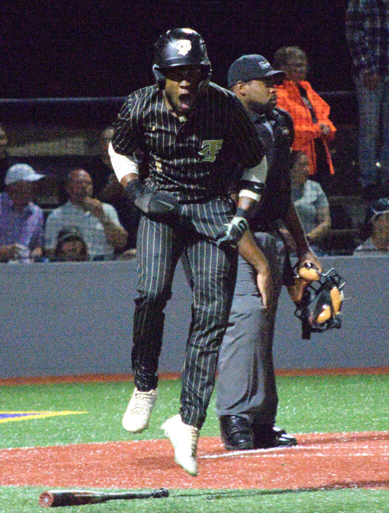 Giants’ Great Season Ends in Second Round - The Jena Times